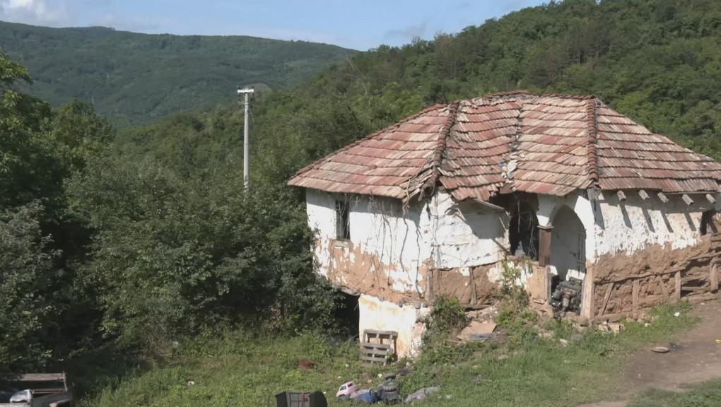 "Već živimo u budućnosti u tužnom smislu": U selu Duga Poljana pre 23 ...